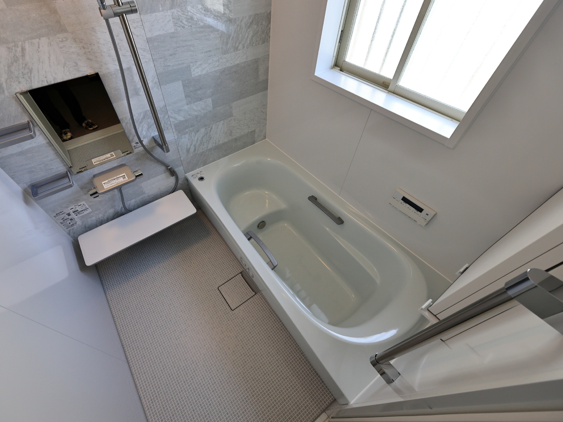 ブルーな浴槽 | リフォーム実例 | TOTO株式会社