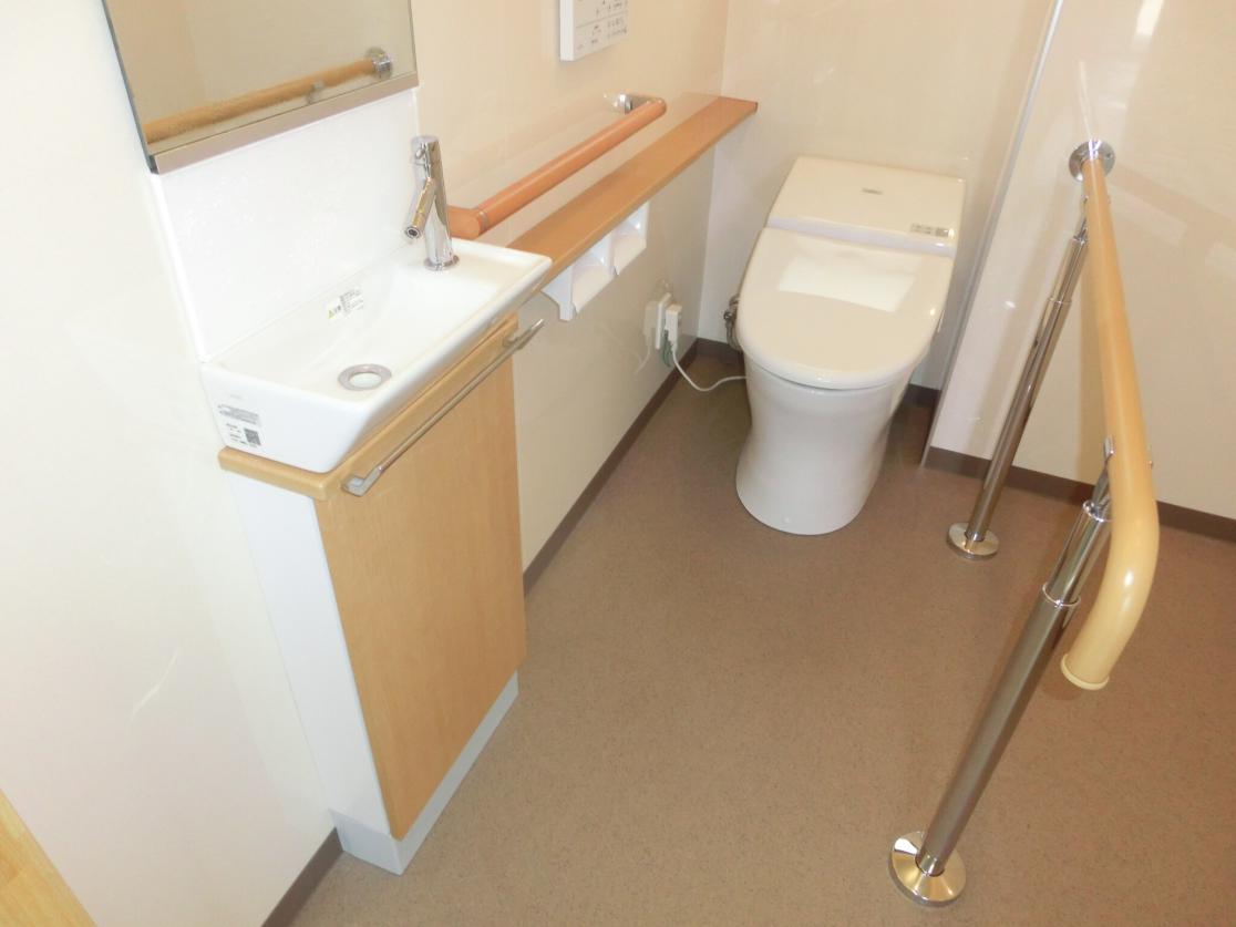 介護保険適用物件～トイレの洋式化・段差解消・ドア開口部リモデル | リフォーム実例 | TOTO株式会社