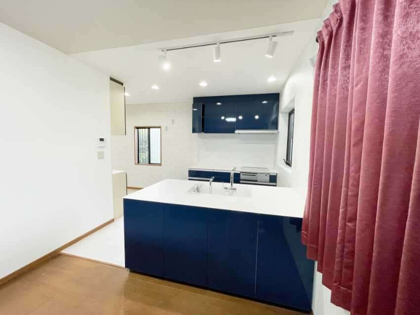 壁解体でオープンなペニンシュラキッチンへ | リフォーム実例 | TOTO株式会社