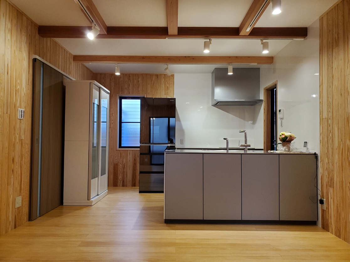 大空間に抜群の存在感 ～映える！ひとめ惚れキッチン～ | リフォーム実例 | TOTO株式会社