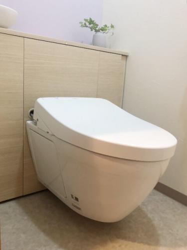 さっと便器の下をお掃除できるフロートトイレ【レストパルF】 | リフォーム実例 | TOTO株式会社
