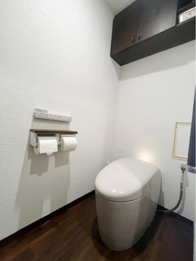 ホワイトグレーのトイレにリフォーム | リフォーム実例 | TOTO株式会社